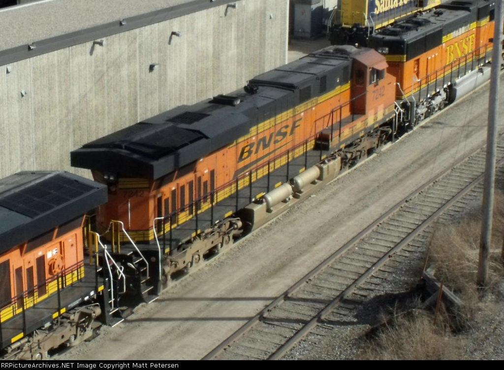 BNSF 7242